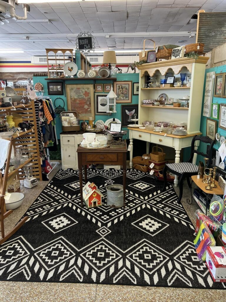 How to set up an antique booth - STOCKPILING MOMS™